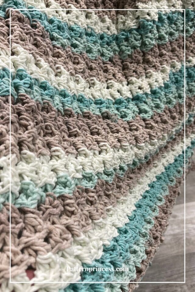 Simple Squishy Crochet Bulky Throw Blanket Pattern - Pattern Princess