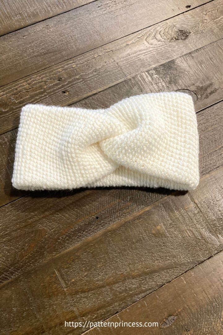 Beginner Crochet Thick Twisted Headband Pattern - Pattern Princess